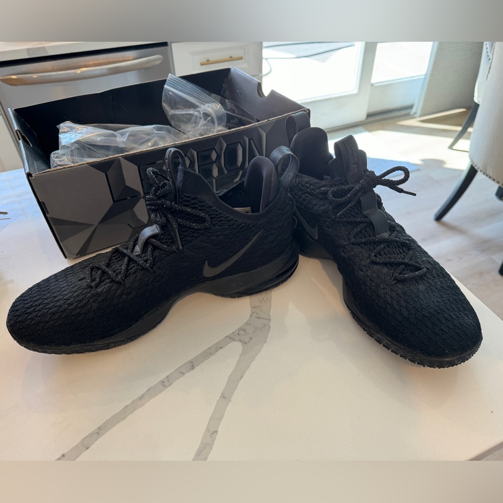 Nike Men's Lebron James Xv Low Black Thunder Grey - Gem